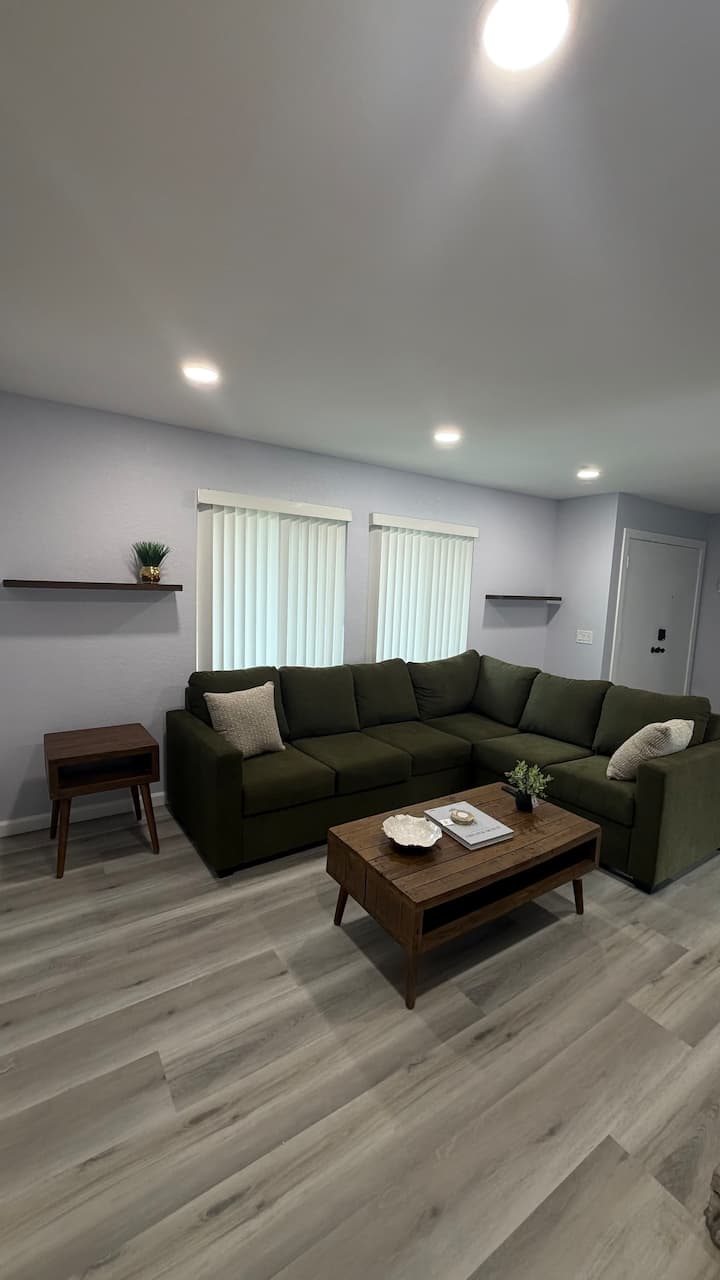 Modern 3br Townhouse Near Mall, Hospital & Fwy - Claremont