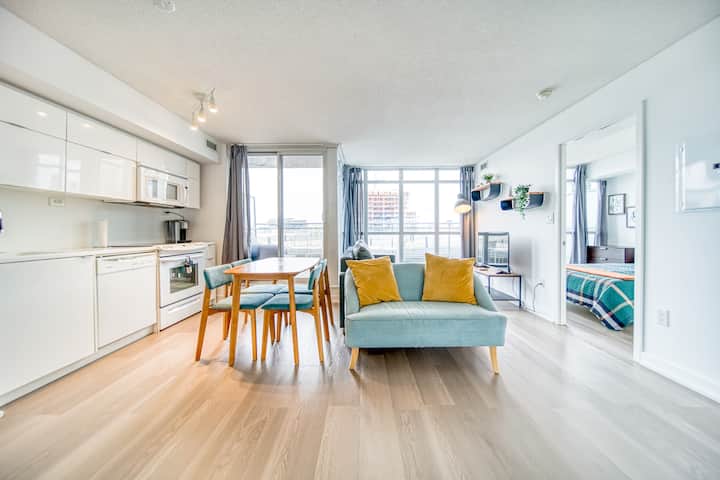 Cozy Getaway In Downtown W/ Free Parking - Toronto