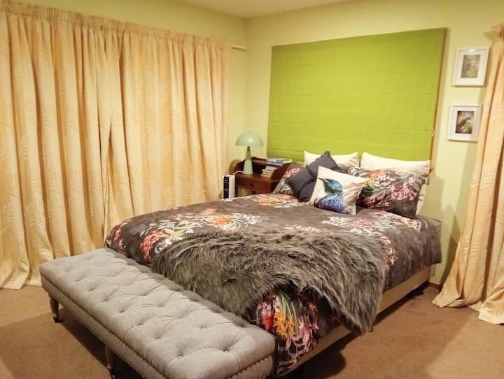 Readers' Retreat - Westport