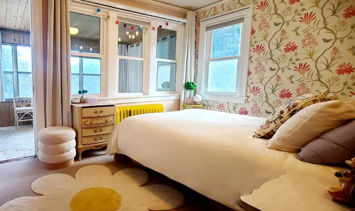 Sunshine, Gardens, 
Room + 3 Season Porch - Saint Paul, MN