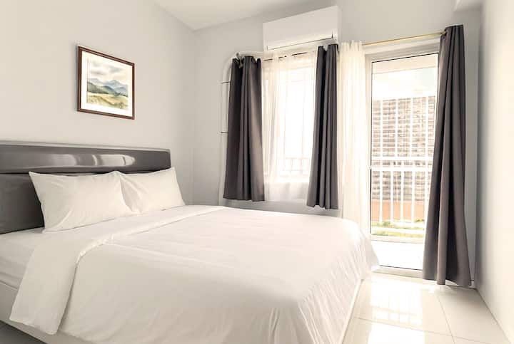 Trendy 1br: Breeze Unit | Pool View & Modern Decor - Pasay