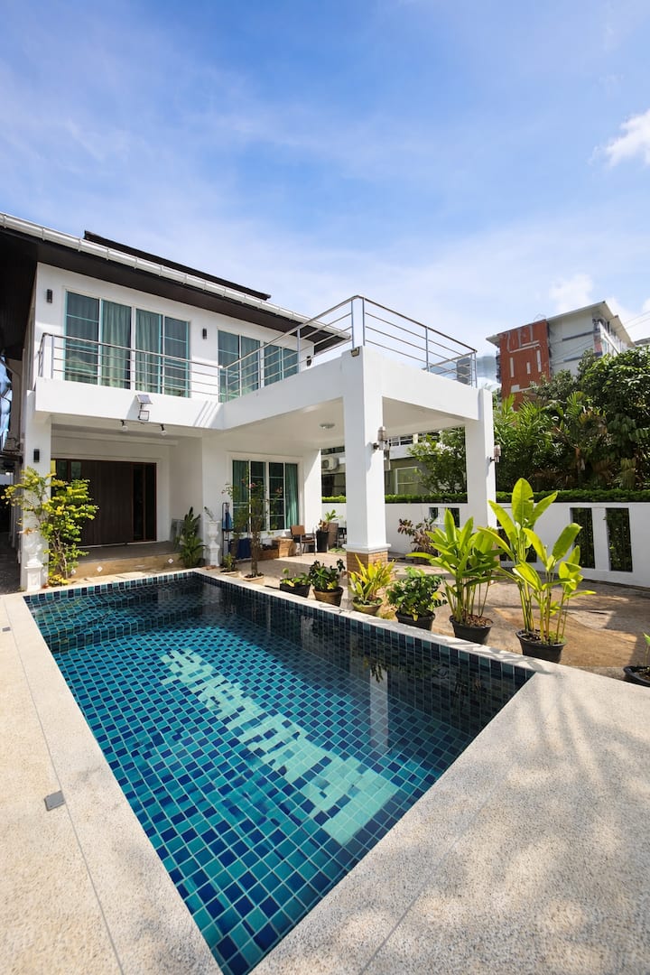 Spacious 4 Bedroom Pool Villa Near Patong - Phuket district, Thailand