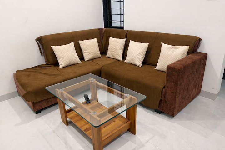 The Hushed Hideaway | Couple Friendly • Private - Indore