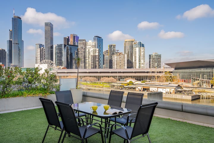 The Terrace - City Views, Pool, Gym + Free Parking - Australia