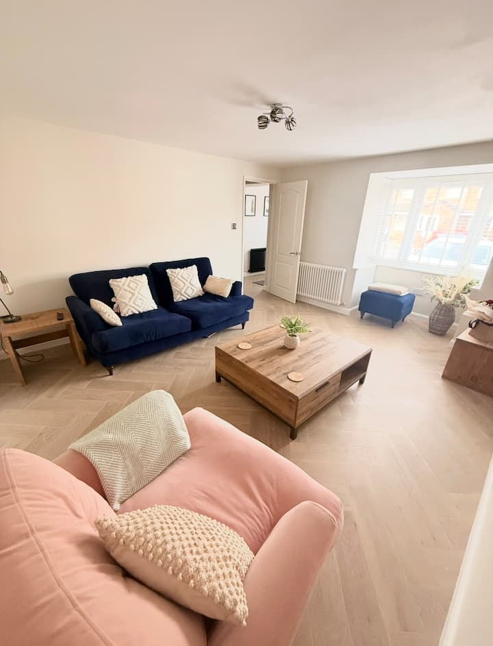 Bright & Spacious Modern Comfortable Home - Bristol