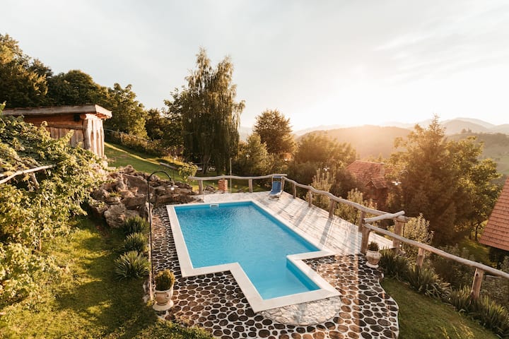 Luxury Rustic Farmhouse Apartment With Pool&sauna - Slovenië