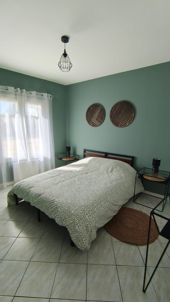 Maison Familiale Avec Terrasse - Charron