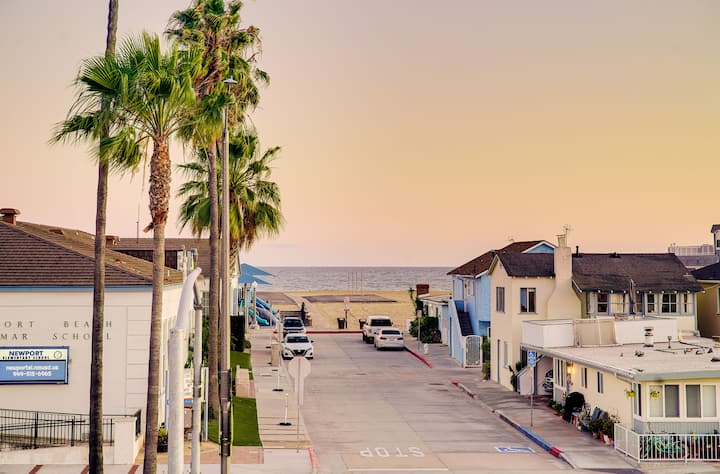 Balboa Peninsula Home | Fast Wi-fi + Beach Gear - Costa Mesa, CA