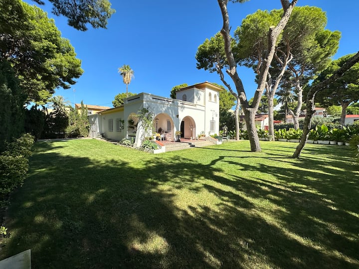 Villa Junto A La Playa Muchavista. Alicante - Alicante