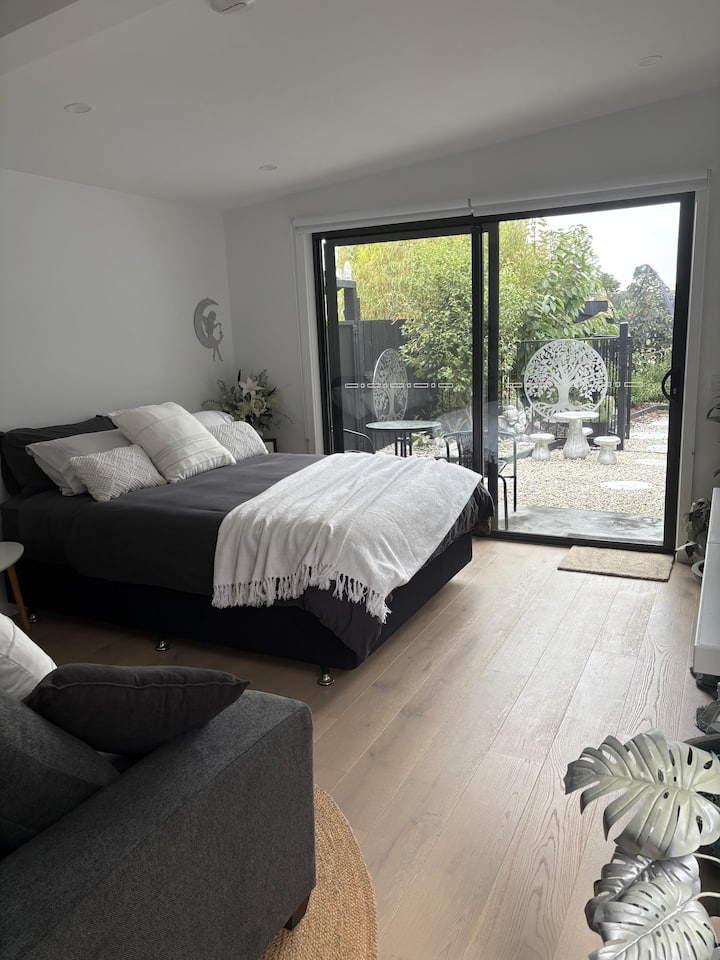 The Enchanted Studio - New 1 Bedroom Coastal Stay - Phillip Island