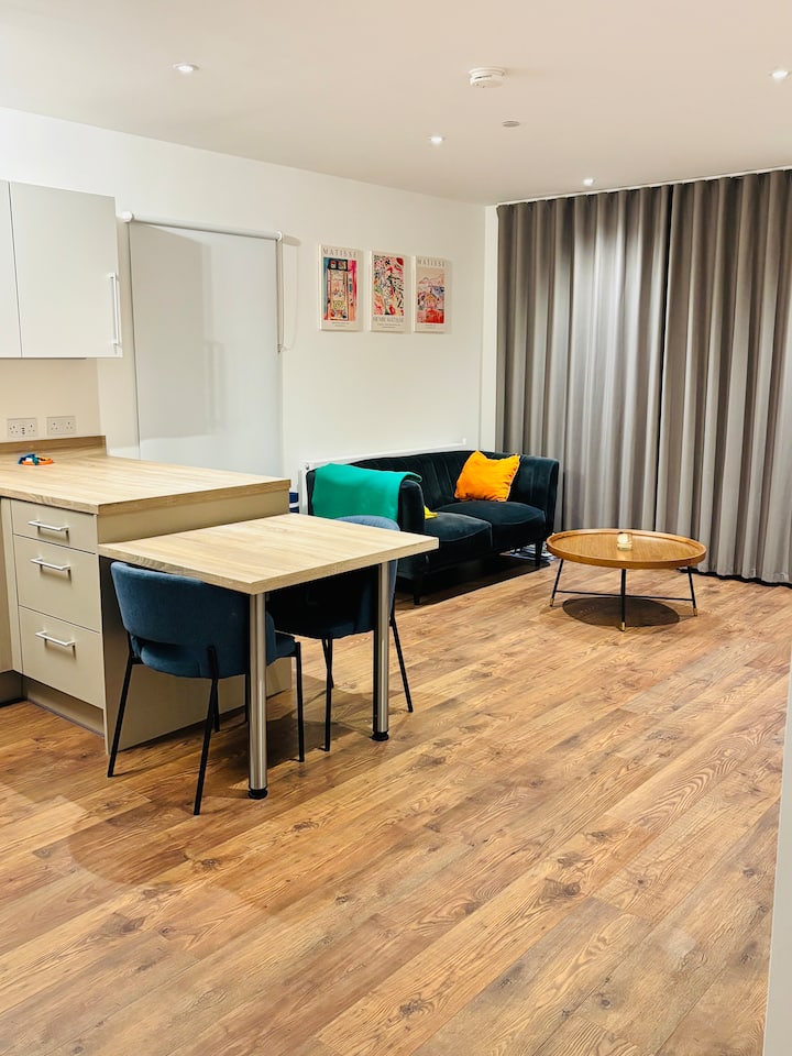 Modern Flat | Fast Links To Central London + Gym - Ilford