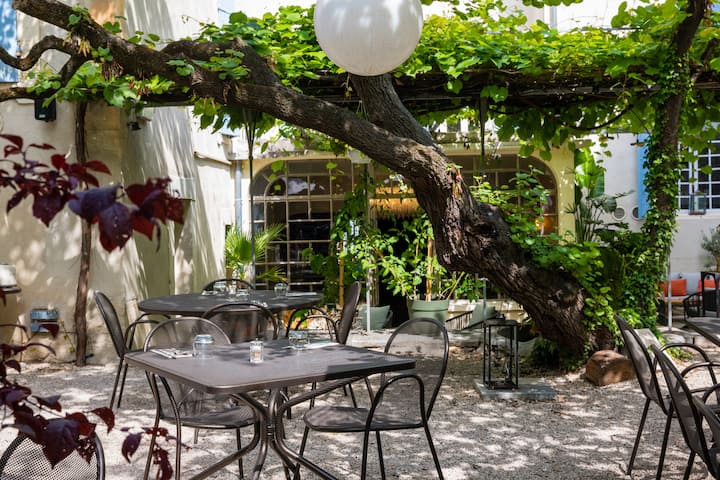Hôtel Particulier Du Xviiᵉ Siècle Avec Jardin - Gordes