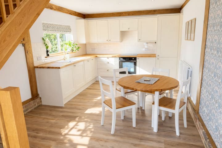 The Boutique Barn : Poolside Luxury - Bewl Water