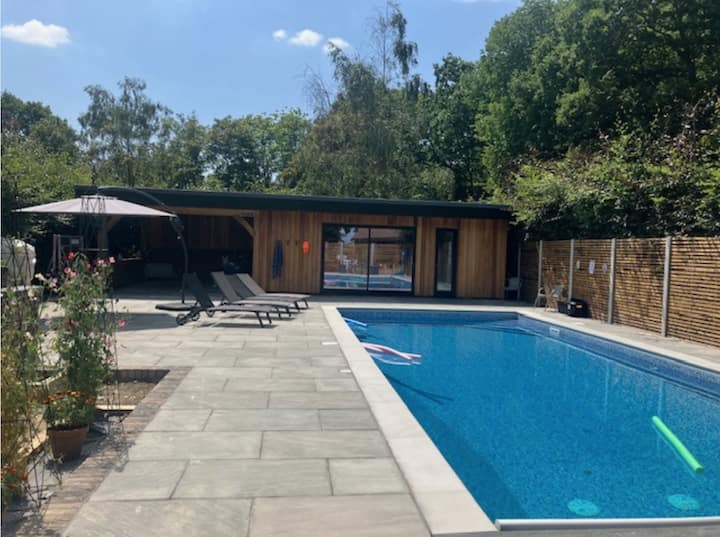 The Boutique Barn : Poolside Luxury - Bewl Water