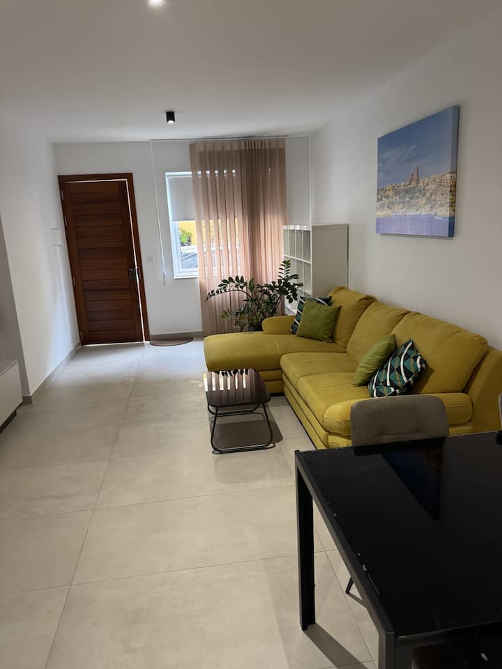Chic Ground Floor Retreat 3 Bedroom - Malta