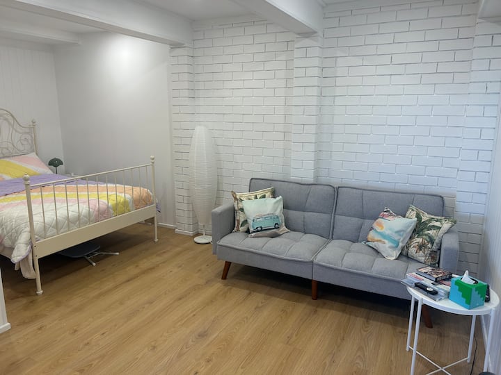 Beautiful 1 Bedroom Ground Floor Studio - Coochiemudlo Island