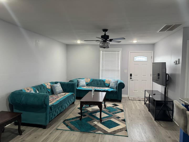 Spacious 4br • 3 Baths • Near Downtown Nashville - Smyrna, TN