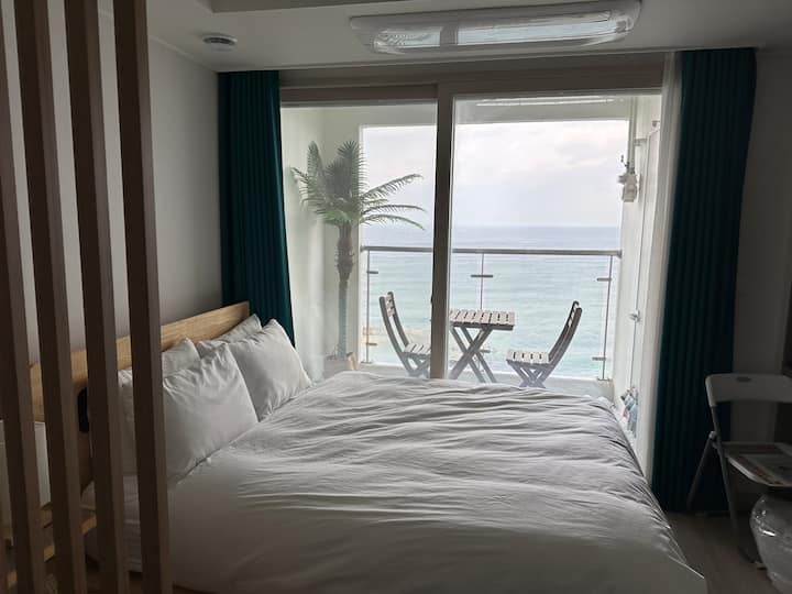 [헤지네스트] 침대에서 보는 동해 오션뷰/고층/다도/포토존/감성숙소/속초맛집/최대3인 - Sokcho-si