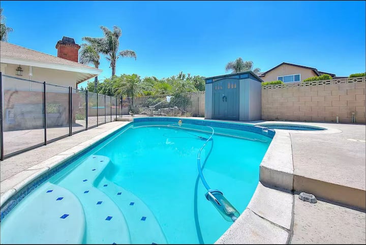 Cozy Ontario Home | 3br | Warm & Cozy - Ontario