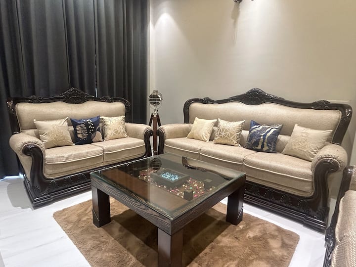 Evora House - Fest • Near Airport • Family Groups - Sahibzada Ajit Singh Nagar