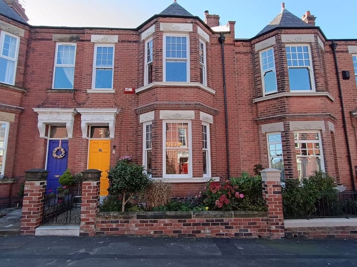 Edwardian Escape - Galaxy Getaway - Double Bed - Sunderland
