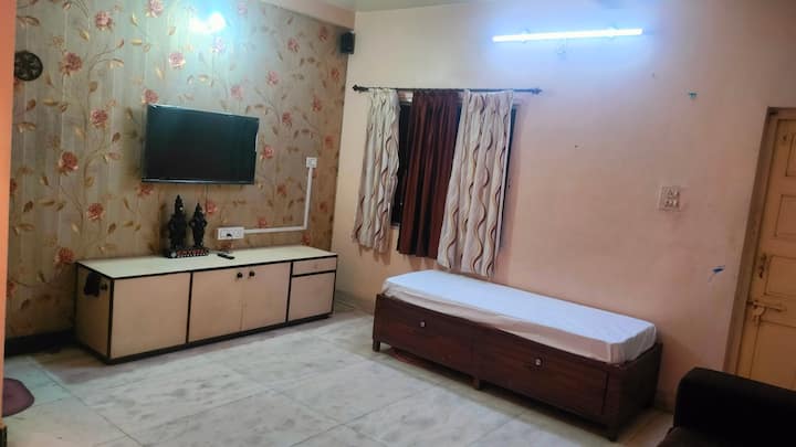 Atithi Homestay, Cozy 2 Bhk With All Amenities - Solapur