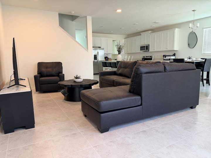 Newly Built Luxury Retreat — Bright Open Living - Zephyrhills, FL