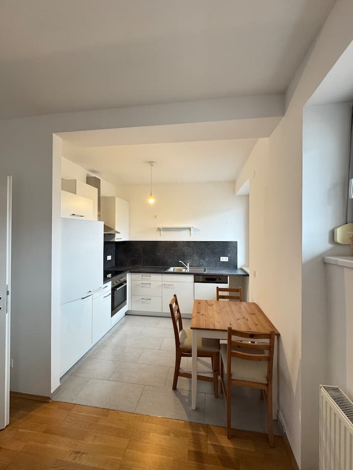 Quiet Linz Apartment W/ Parking & Terrace - Linz