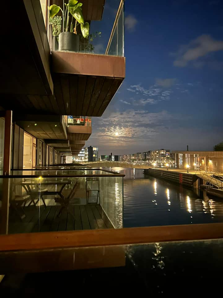 Bright Apartment With A Balcony Over The Water - Copenhagen