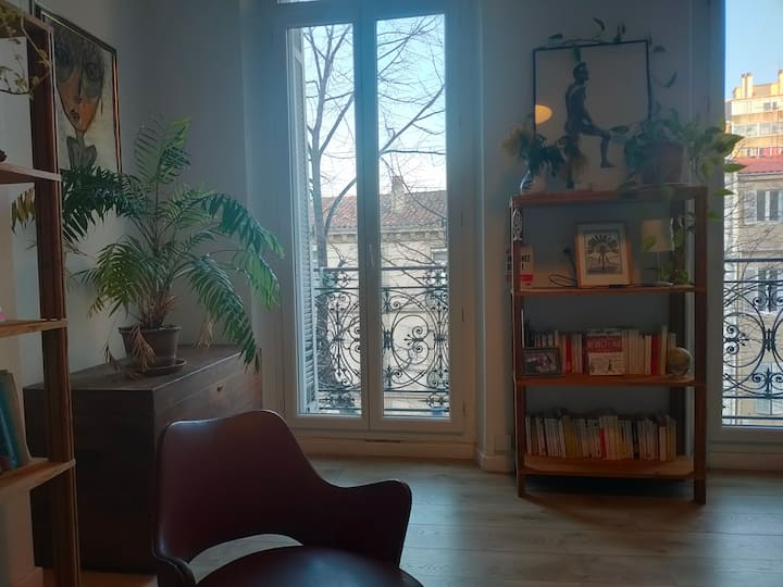 Petit T2 Lumineux En Plein Quartier Des Chartreux - Marseille