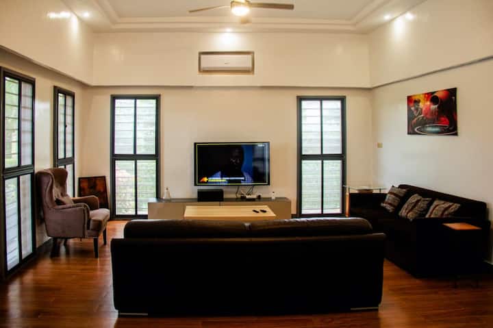 Villa Mélaure : 2 Chambres, Séjour 46 M² Et Jardin - Benin