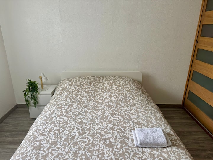 Joli Chambre Privée Genève, Frontière Suisse - Saint-Julien-en-Genevois