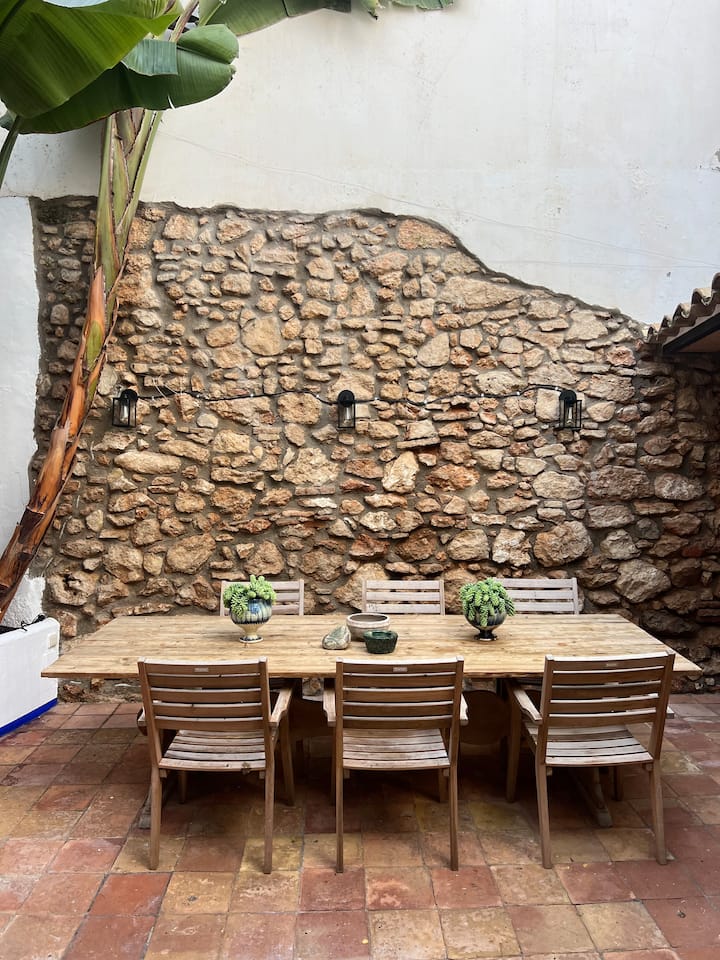 Luxury “Hidden Gem”in Heart Of Old Town, Sleeps 5 - Sitges
