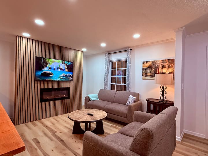 Updated & Spacious Simpsonville House - City Scape Winery, Pelzer