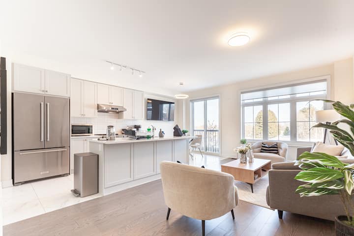 Modern Family Haven | 3 Br Up+ Lower Private Suite - Markham