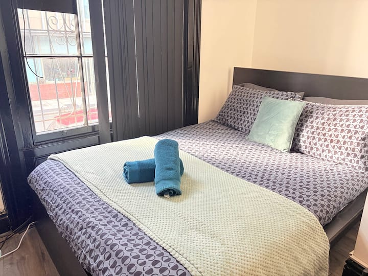 Double Bedroom - Shared Home For 2 In Pembroke St - Guernsey