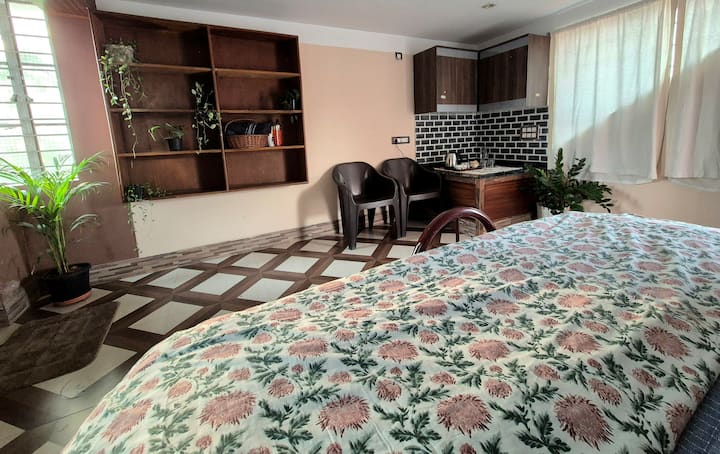 Cozy Double Room On Terrace - Santiniketan