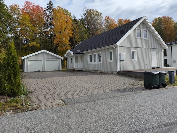 Rymlig Företagsvilla I Södertälje, Stockholm - Södertälje