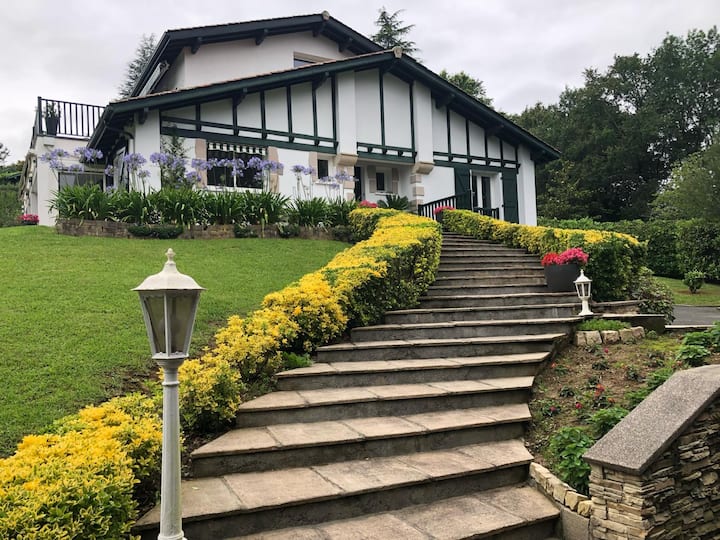 Maison Basque Traditionnelle Vue Sur La Rhune - Urrugne