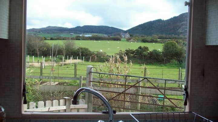 Fabulous Static Caravan In Peaceful Rural Setting. - Nefyn