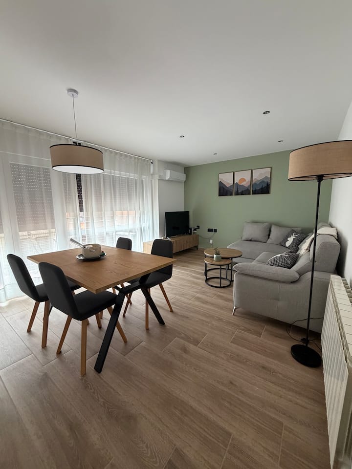 Pis Lluminós Al Centre De Tremp - Tremp