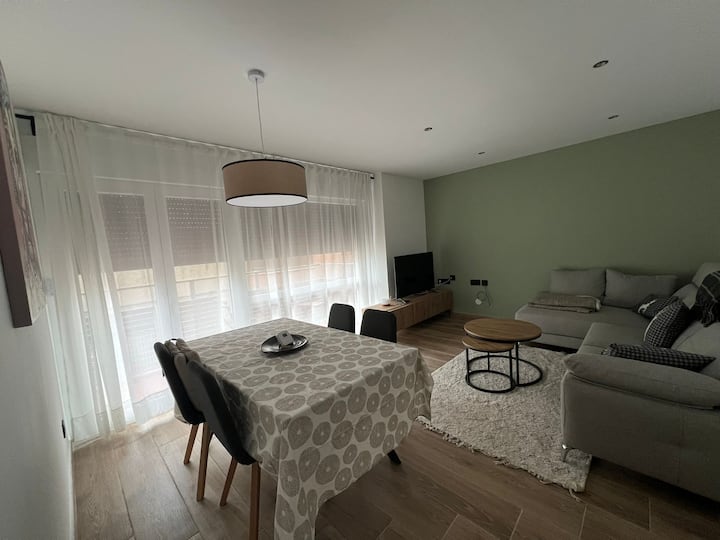 Pis Lluminós Al Centre De Tremp - Tremp