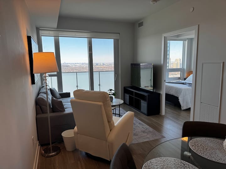 Modern 2br Condo In The Heart Of Square One - Mississauga