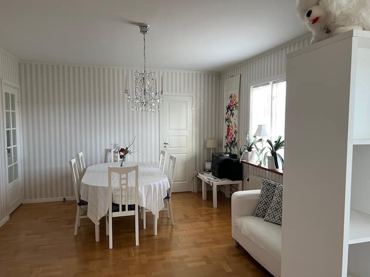 Nyrenoverad Hus 105 M2-13min Till Stockholm City - Solna