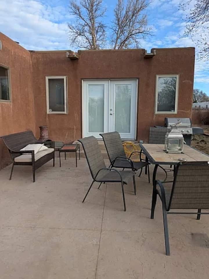 Cozy Private Apartment With Private, Gated Parking - Española, NM