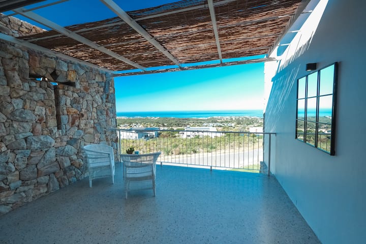 Fynbos Garden Suite 4 With
Ocean And Mountain View - Fisherhaven