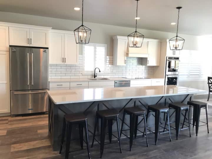 Vacation In Style!  2 Minutes To Road America - Elkhart Lake, WI