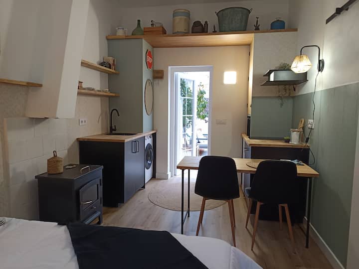 Estudio Adosado Con Gran Jardín Y Aparcamiento. - Menorca