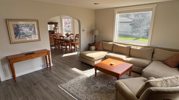 Spacious Downtown Oasis, Free Parking & Laundry - Bellingham, WA