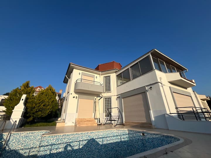 Yeni Müstakil Havuzlu Bahçeli Güvenilir Temiz 4+1 - Кушадасы